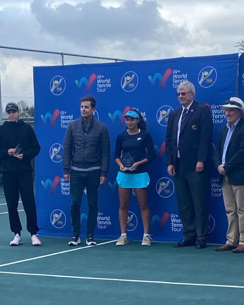 La Marocaine Malak El Allami prend part à l’Australian Open Junior ...